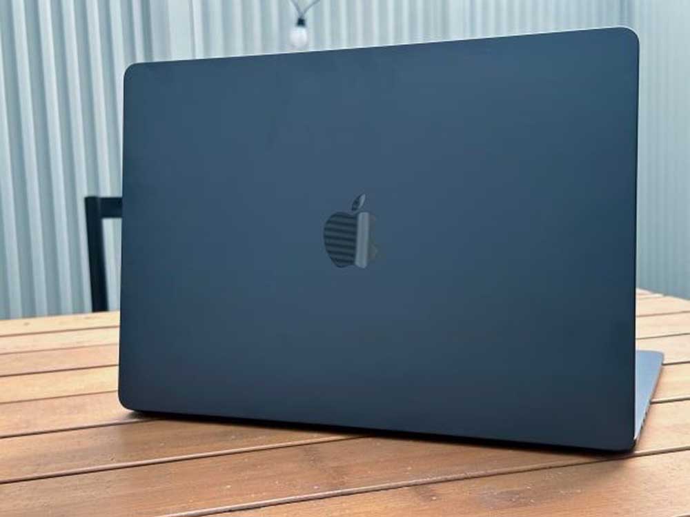 Apple 15-inch MacBook Air Review: Heavy on Features, Light on Weight ...