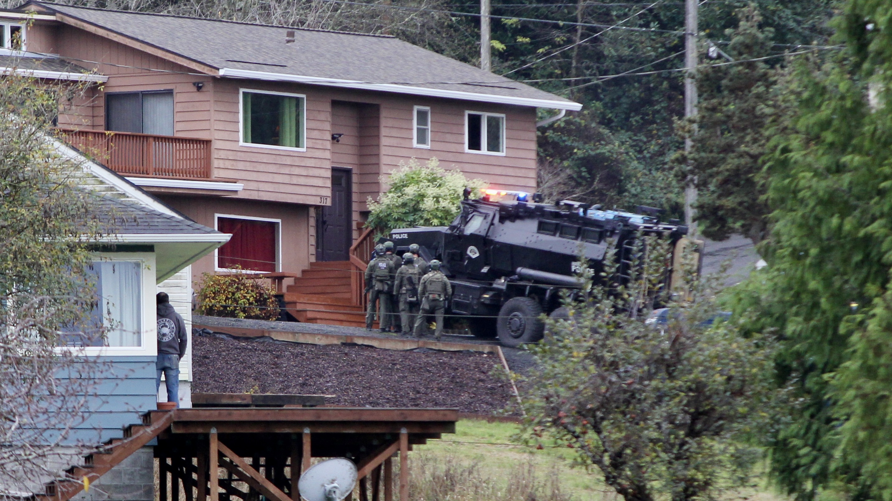 Hours long standoff in South Bend ends after SWAT team breaches home ...