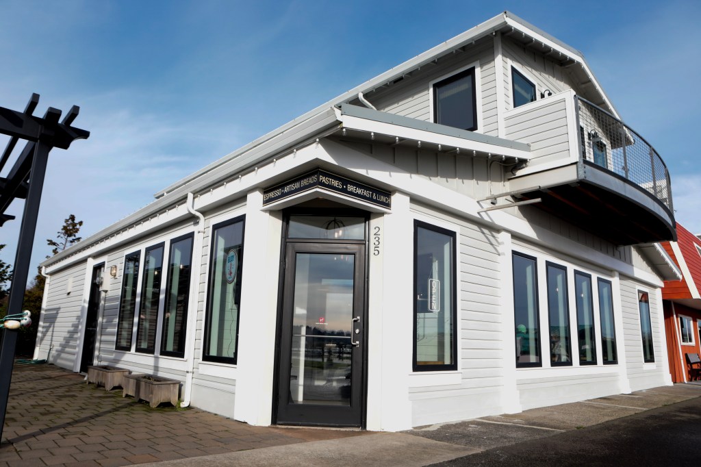 Drop Anchor Bistro: LB restaurant expands to Ilwaco waterfront ...